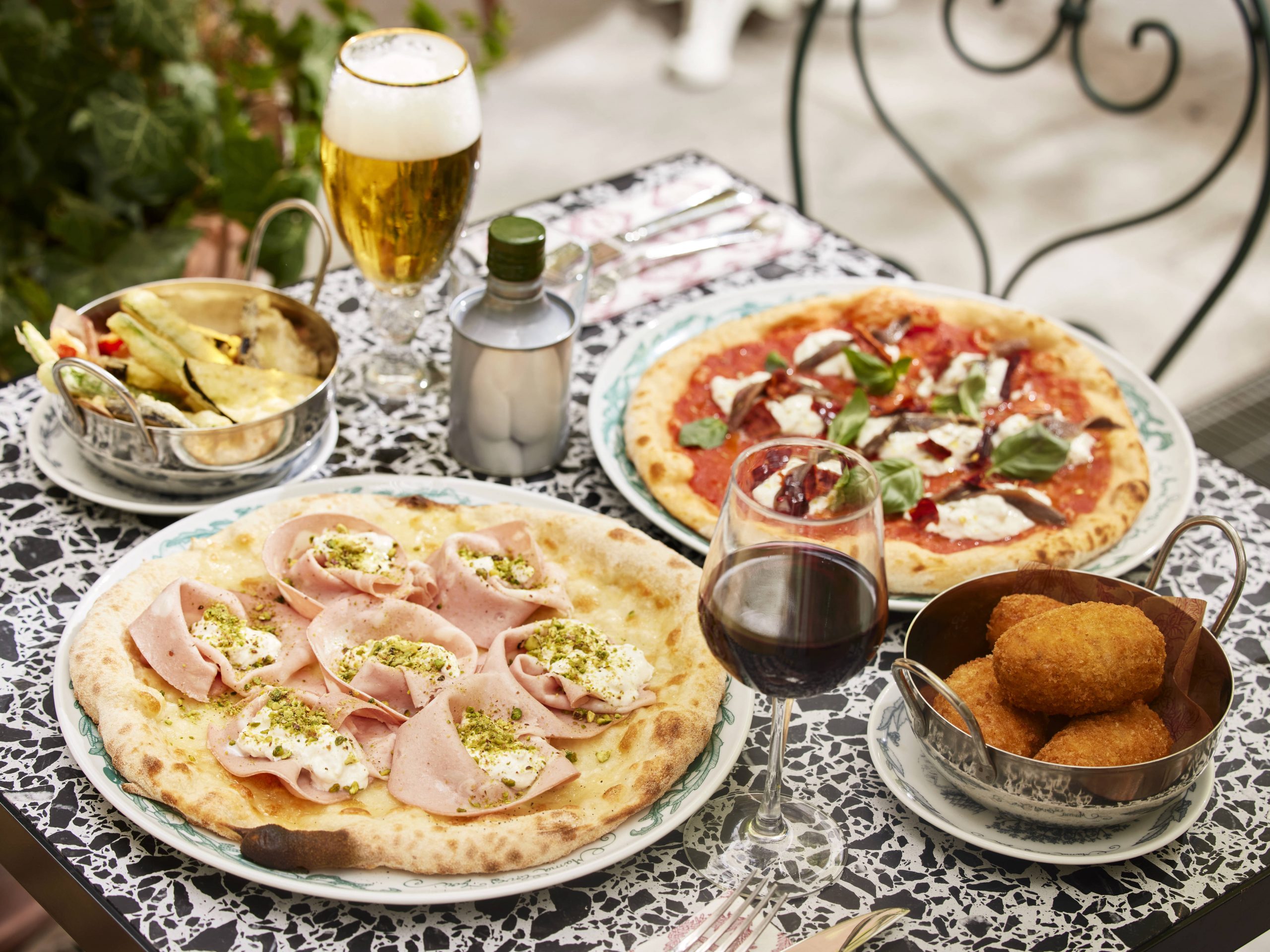 Originals cocktails & delicious pizzas in Roma | Mama Shelter